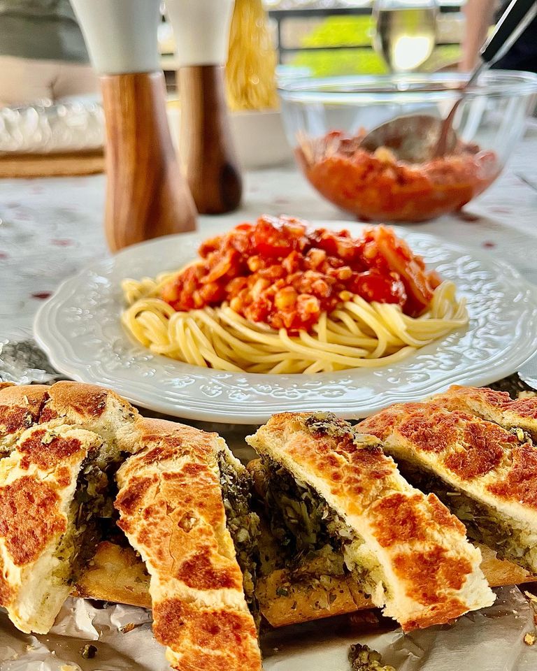 Add some Aussie bush to your Spaghetti Bolognese